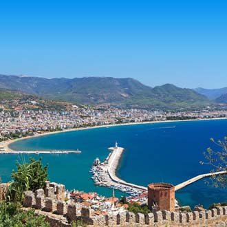 Uitizcht op Alanya vanaf de bergen op de Turkse riviera